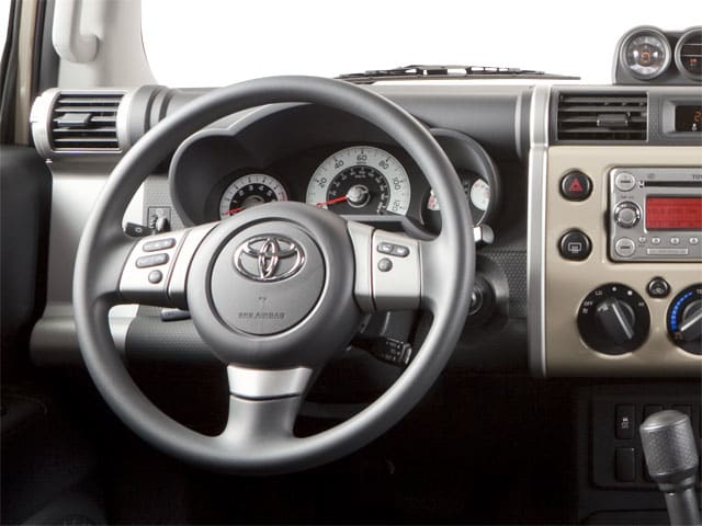 2013 Toyota FJ Cruiser Reviews, Ratings, Prices - Consumer Reports