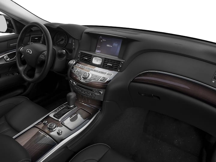 2016 Infiniti Q70 Road Test Report - Consumer Reports
