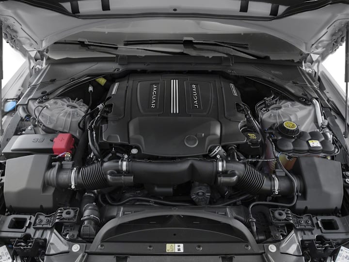 2017 Jaguar XE Road Test Report - Consumer Reports