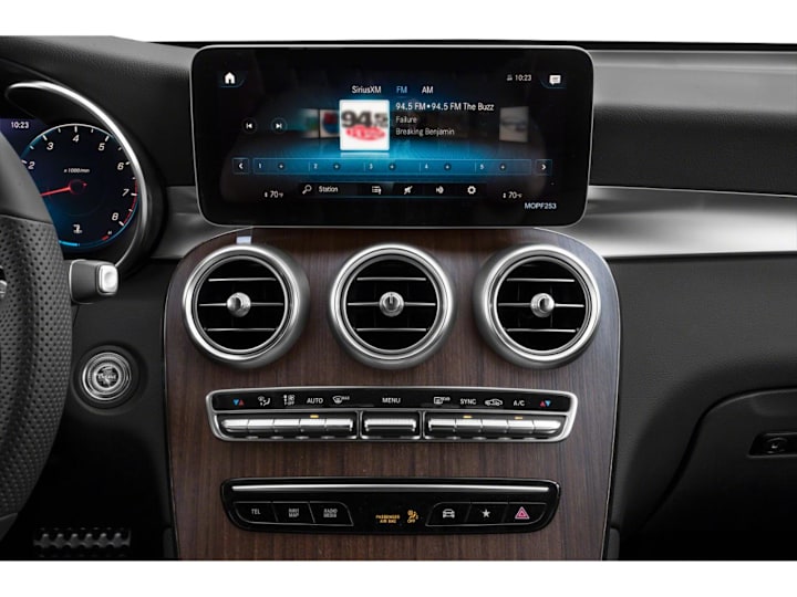 2020 Mercedes-Benz GLC Road Test Report - Consumer Reports