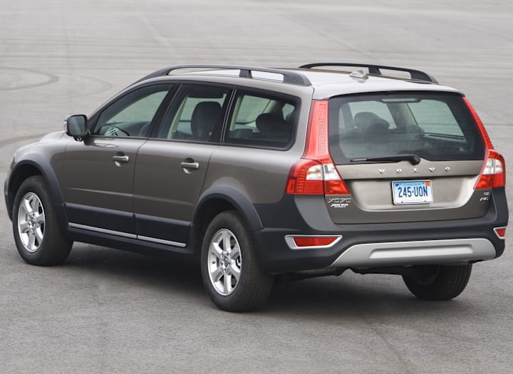 2012 Volvo XC70 Road Test Report - Consumer Reports