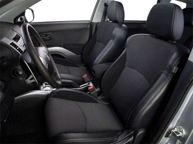 2010 outlander interior